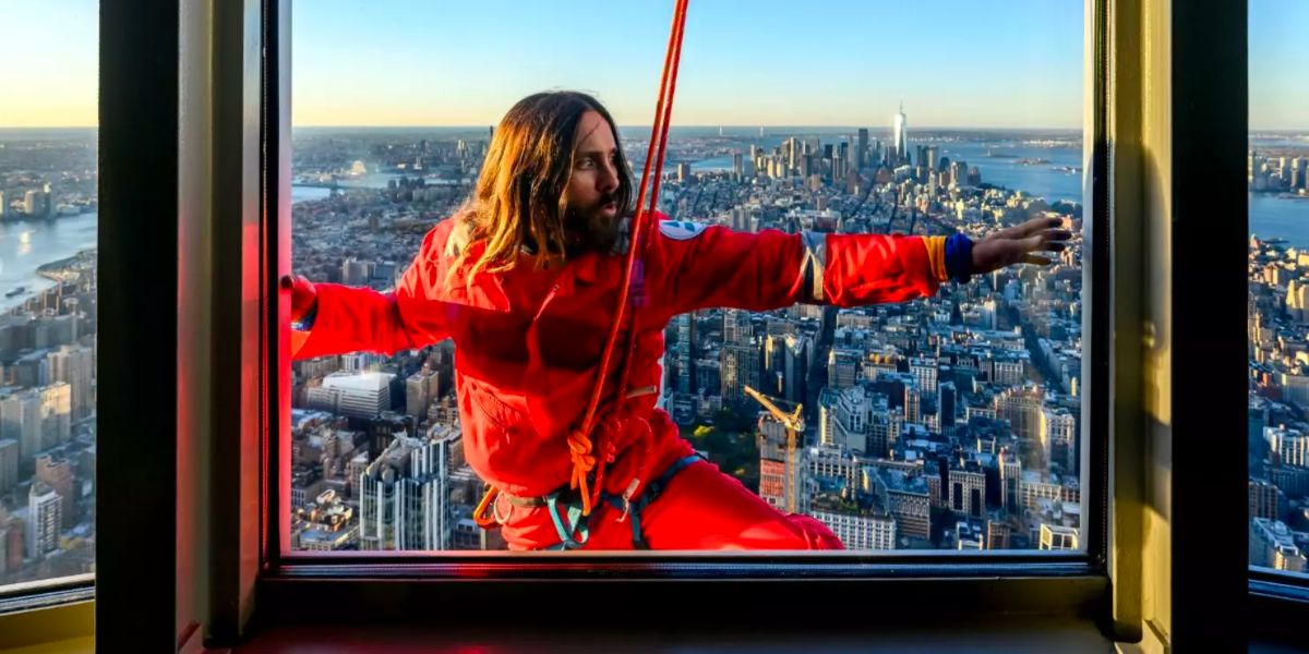Jared Leto Climbs Empire State Building For 30 Seconds To Mars Tour ...