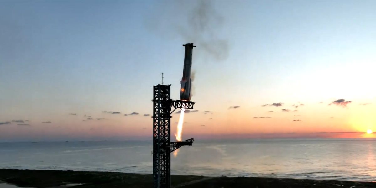 SpaceX Catches 71 Metre Super Heavy Booster With Mechazilla Tower