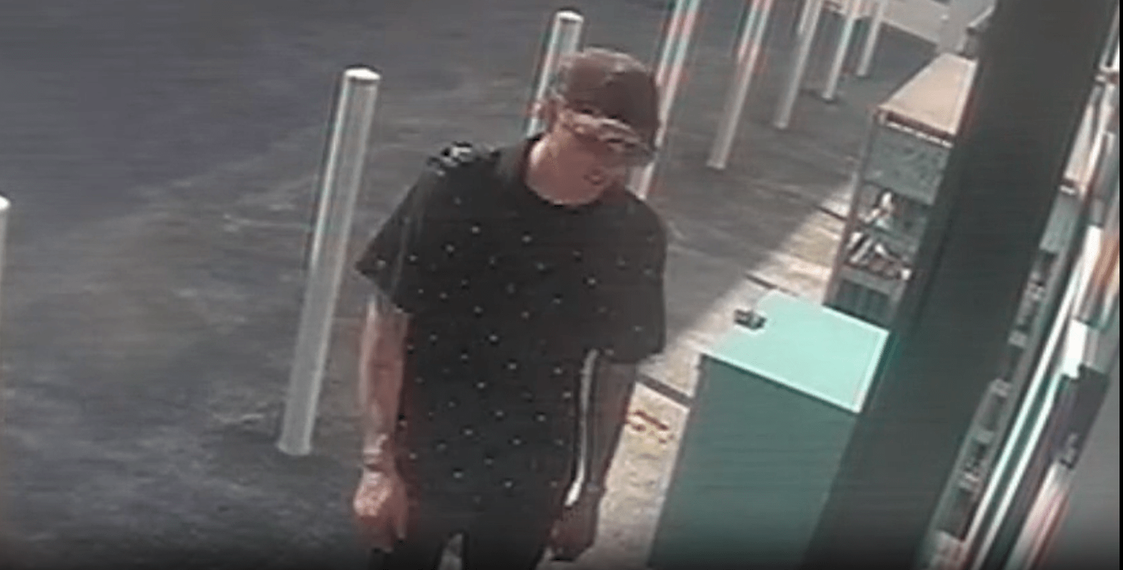 Police release vision of wanted gunman after Gold Coast servo robbery