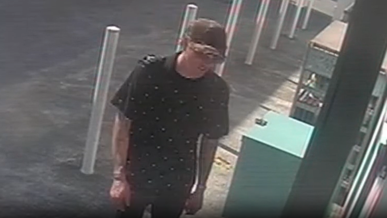 Police release vision of wanted gunman after Gold Coast servo robbery