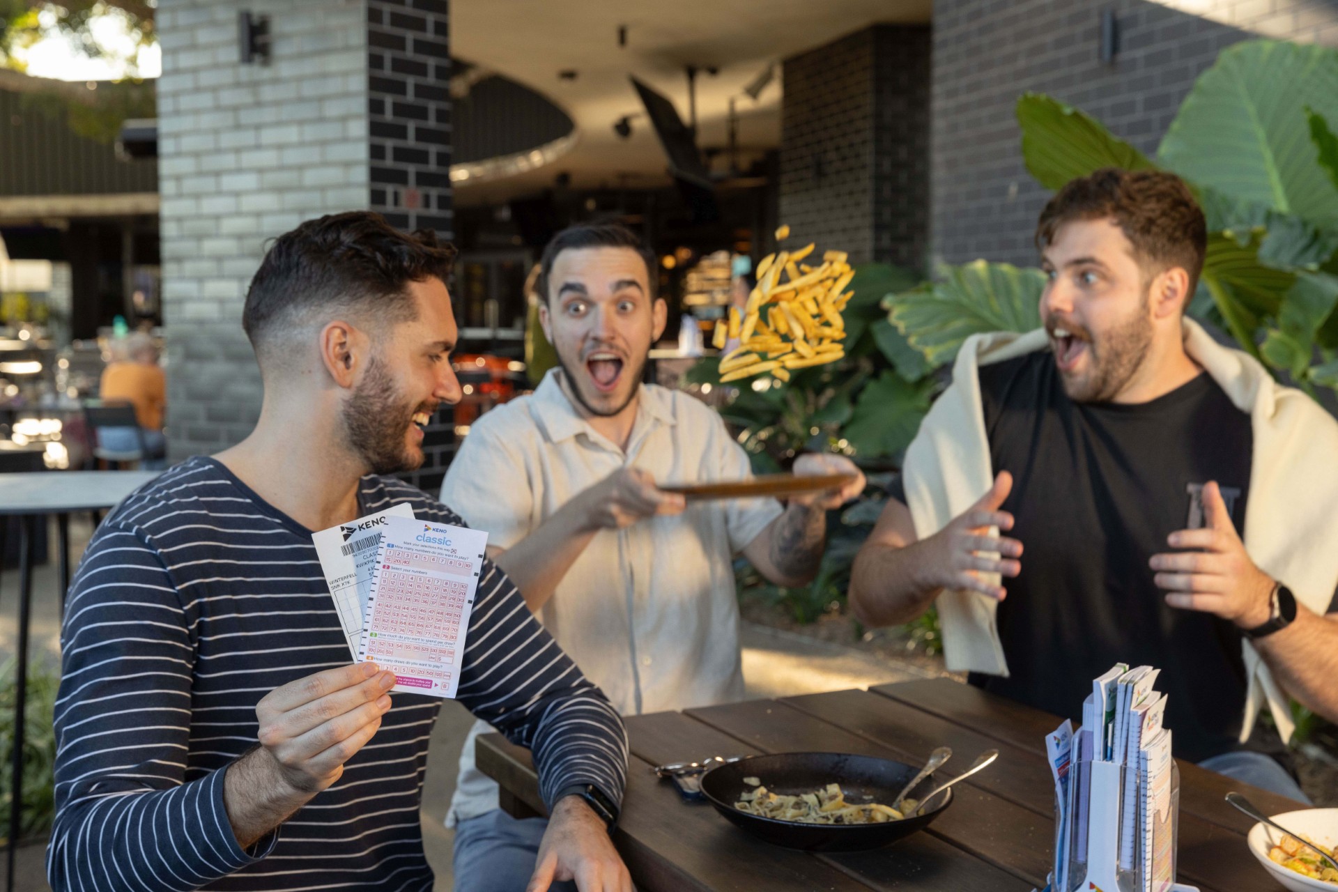 Dinner at local tavern lands Gold Coast man $51K Keno win